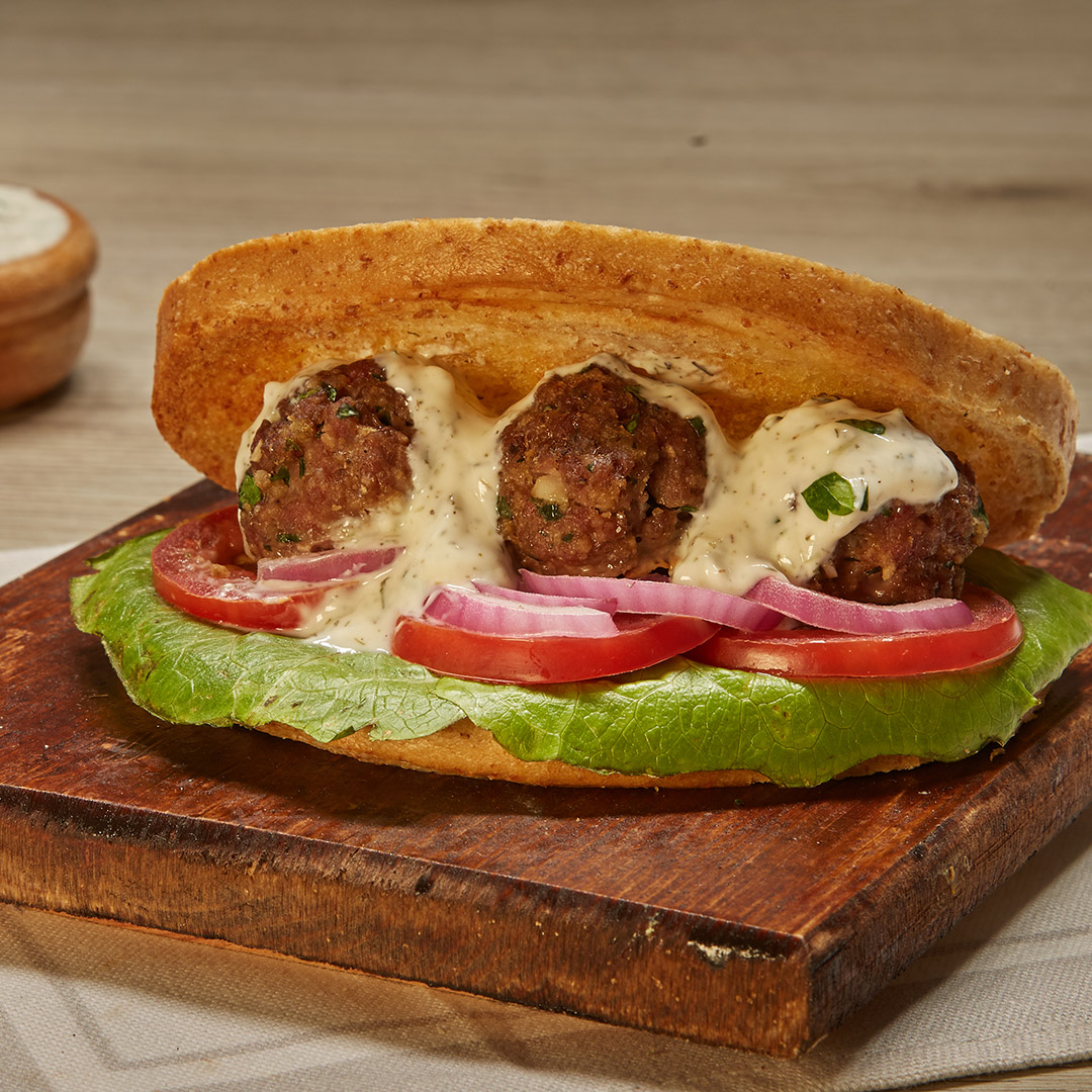 Gyros Sandwich con salsa Tzatziki – New York Deli & Bagel